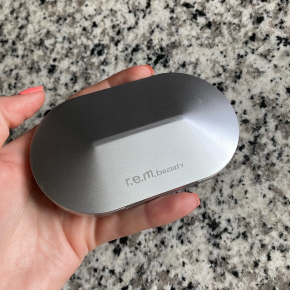 REM beauty | Makeup | Rem Beauty By Ariana Grande Eyeshadow Palette ...